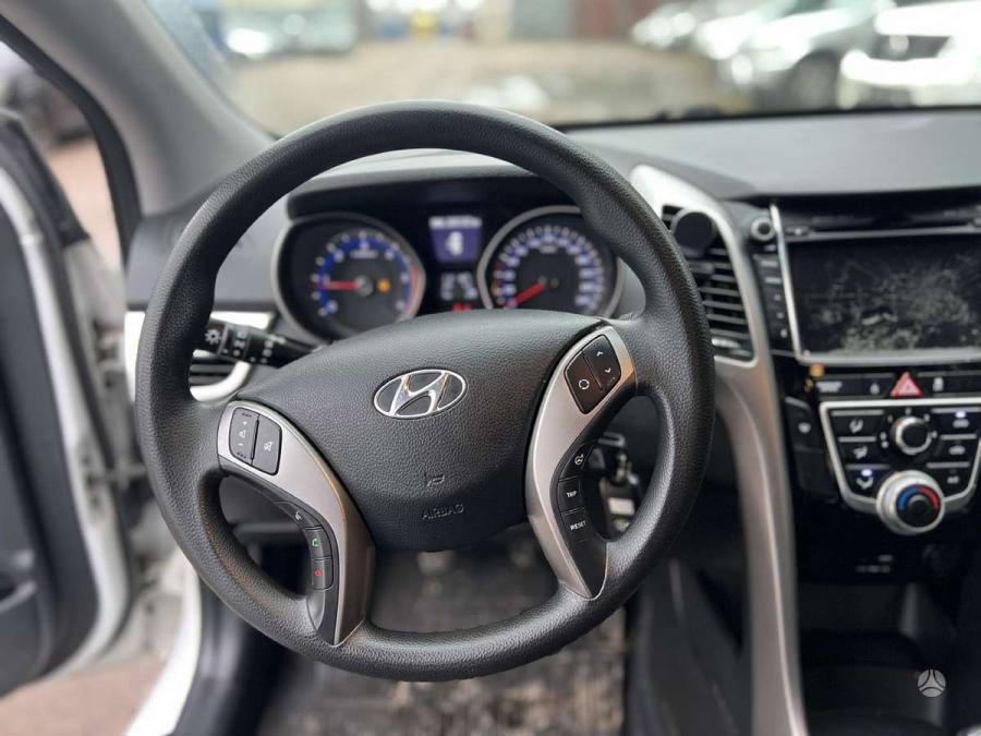 Balts Hyundai i30 2016 Utena, ar dzinēja tilpumu 1.58 L un nobraukumu 300 tūkst. km par 4350 €, foto 10 vietnē AUTOMOTO.COM.LV