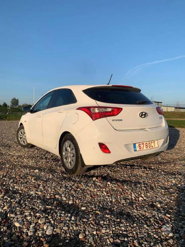 White Hyundai i30 2016 in Klaipeda, with an engine capacity of 1.40 L and mileage of 207 thousand km for 5300 €, photo 2 on AUTOMOTO.COM.LV