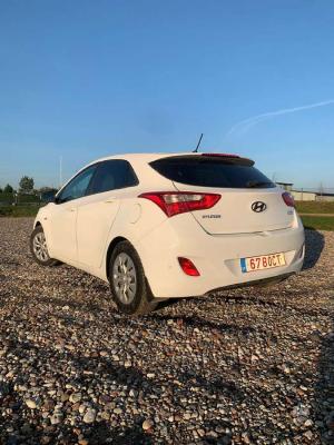 White Hyundai i30 2016 in Klaipeda, with an engine capacity of 1.40 L and mileage of 207 thousand km for 5300 €, photo 2 on AUTOMOTO.COM.LV