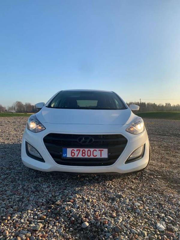 White Hyundai i30 2016 in Klaipeda, with an engine capacity of 1.40 L and mileage of 207 thousand km for 5300 €, photo 3 on AUTOMOTO.COM.LV