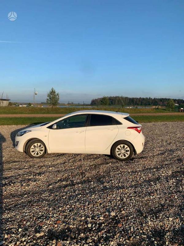 White Hyundai i30 2016 in Klaipeda, with an engine capacity of 1.40 L and mileage of 207 thousand km for 5300 €, photo 4 on AUTOMOTO.COM.LV