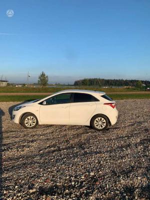 White Hyundai i30 2016 in Klaipeda, with an engine capacity of 1.40 L and mileage of 207 thousand km for 5300 €, photo 4 on AUTOMOTO.COM.LV