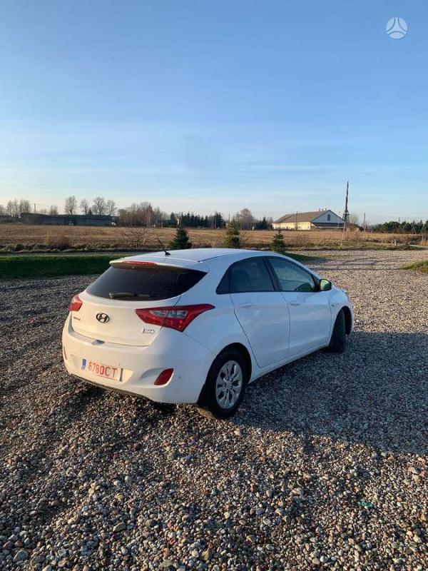 White Hyundai i30 2016 in Klaipeda, with an engine capacity of 1.40 L and mileage of 207 thousand km for 5300 €, photo 6 on AUTOMOTO.COM.LV