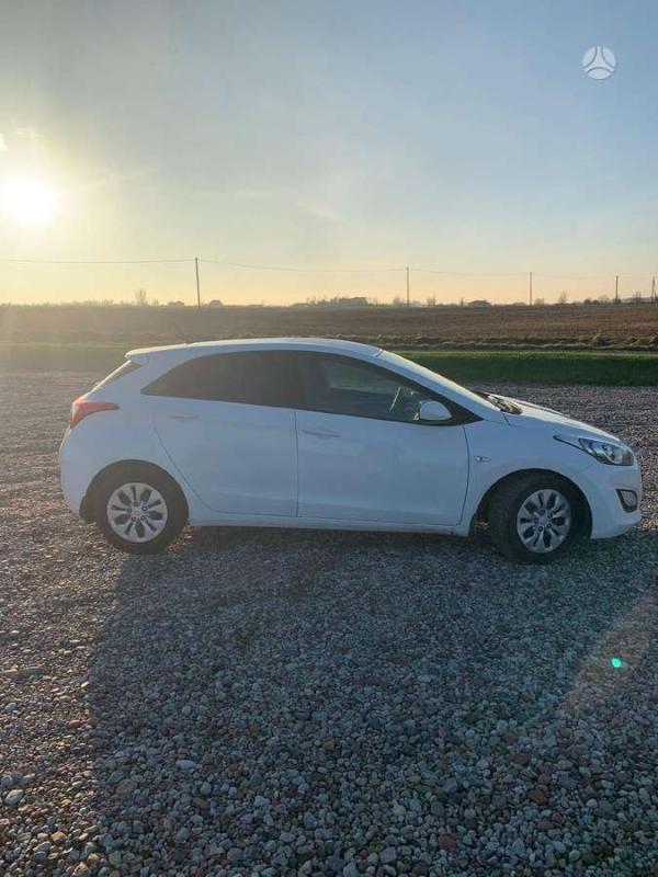 White Hyundai i30 2016 in Klaipeda, with an engine capacity of 1.40 L and mileage of 207 thousand km for 5300 €, photo 7 on AUTOMOTO.COM.LV