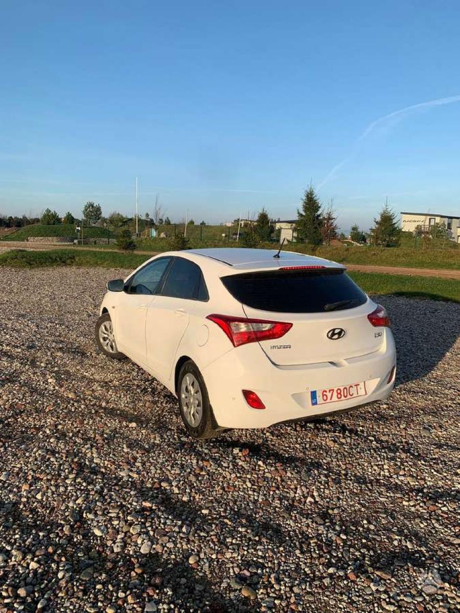 White Hyundai i30 2016 in Klaipeda, with an engine capacity of 1.40 L and mileage of 207 thousand km for 5300 €, photo 8 on AUTOMOTO.COM.LV
