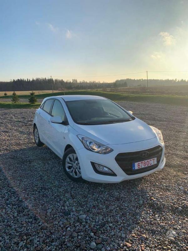 White Hyundai i30 2016 in Klaipeda, with an engine capacity of 1.40 L and mileage of 207 thousand km for 5300 €, photo 10 on AUTOMOTO.COM.LV