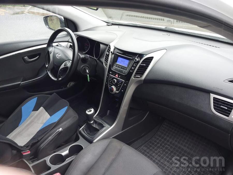 Balts Hyundai i30 2016 Rīga, ar dzinēja tilpumu 1.40 L un nobraukumu 263 tūkst. km par 3600 €, foto 5 vietnē AUTOMOTO.COM.LV