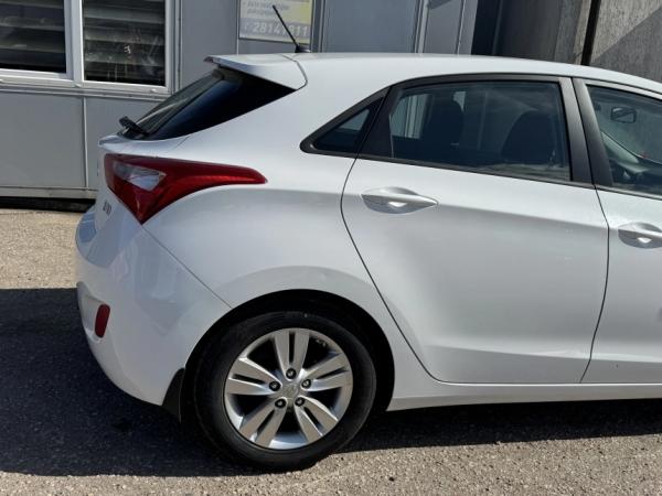 White Hyundai i30 2016 in Riga, with an engine capacity of 1.40 L and mileage of 165 thousand km for 7500 €, photo 9 on AUTOMOTO.COM.LV