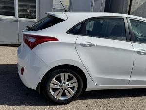 Белый Хендай i30 2016 в Рига, объемом двигателя 1.40 л и пробегом 165 тыс. км за 7500 €, фото 10 на AUTOMOTO.COM.LV