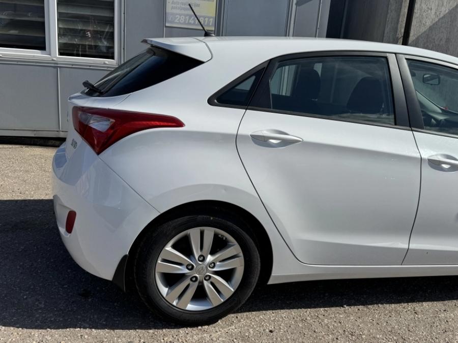 Белый Хендай i30 2016 в Рига, объемом двигателя 1.40 л и пробегом 165 тыс. км за 7500 €, фото 10 на AUTOMOTO.COM.LV