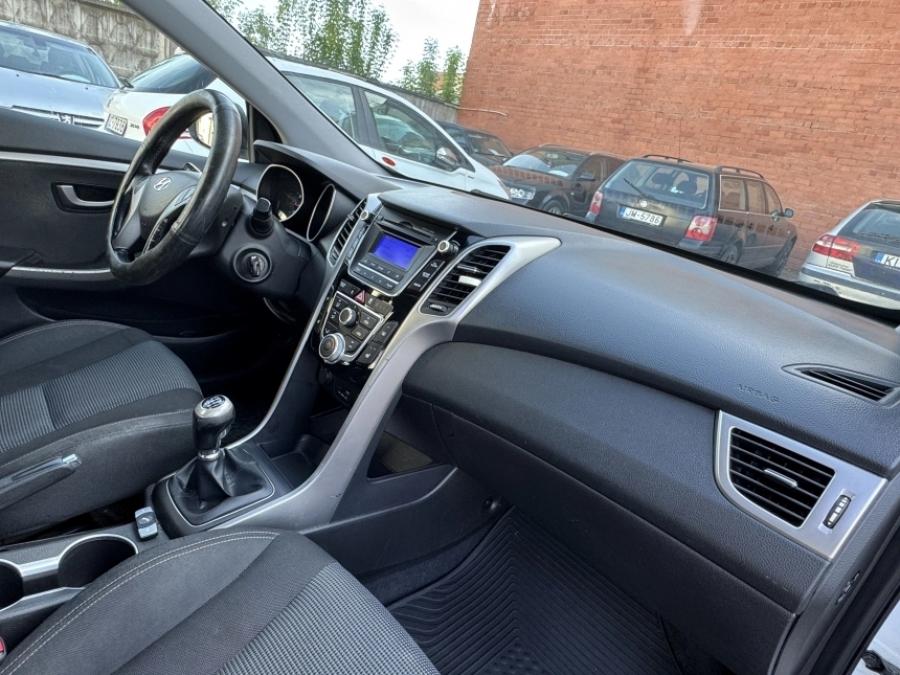 Белый Хендай i30 2016 в Рига, объемом двигателя 1.40 л и пробегом 165 тыс. км за 7500 €, фото 17 на AUTOMOTO.COM.LV