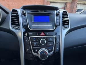 Белый Хендай i30 2016 в Рига, объемом двигателя 1.40 л и пробегом 165 тыс. км за 7500 €, фото 21 на AUTOMOTO.COM.LV