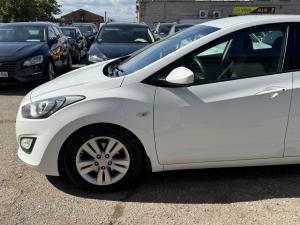 Белый Хендай i30 2016 в Рига, объемом двигателя 1.40 л и пробегом 165 тыс. км за 7500 €, фото 25 на AUTOMOTO.COM.LV