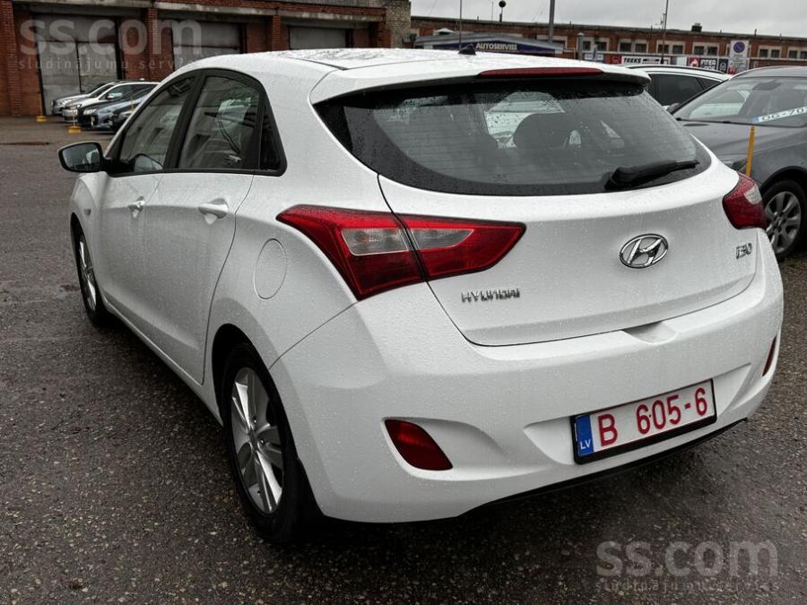White Hyundai i30 2016 in Daugavpils, with an engine capacity of 1.40 L and mileage of 0 thousand km for 5950 €, photo 5 on AUTOMOTO.COM.LV