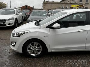 White Hyundai i30 2016 in Daugavpils, with an engine capacity of 1.40 L and mileage of 0 thousand km for 5950 €, photo 9 on AUTOMOTO.COM.LV