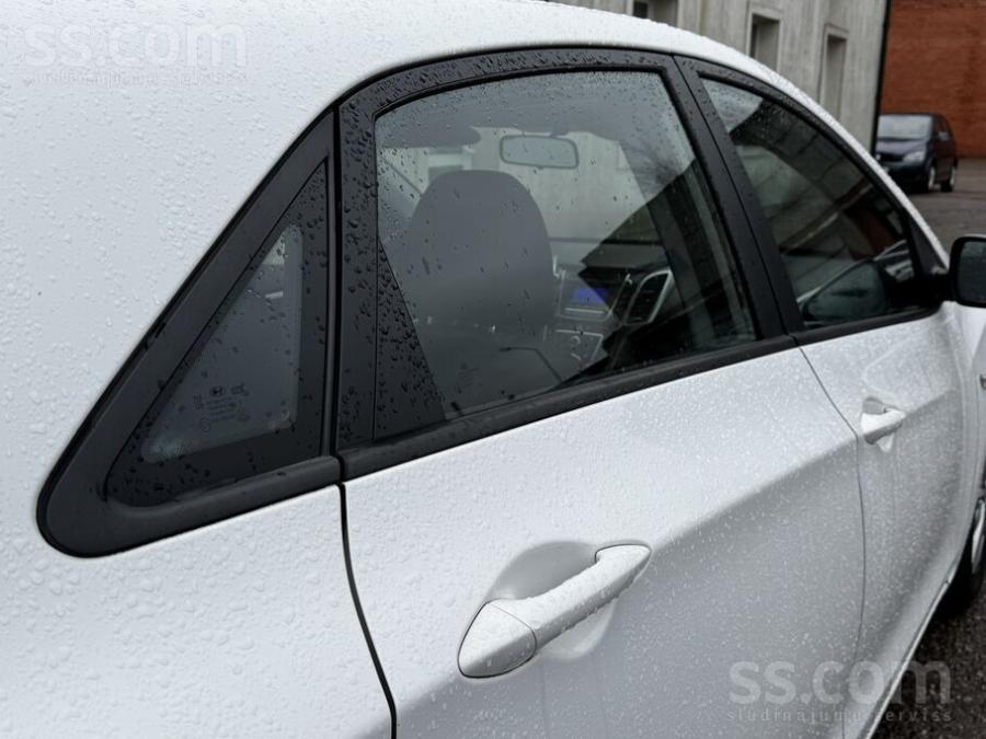 White Hyundai i30 2016 in Daugavpils, with an engine capacity of 1.40 L and mileage of 0 thousand km for 5950 €, photo 12 on AUTOMOTO.COM.LV