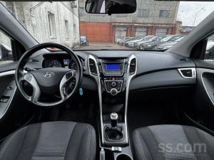 White Hyundai i30 2016 in Daugavpils, with an engine capacity of 1.40 L and mileage of 0 thousand km for 5950 €, photo 13 on AUTOMOTO.COM.LV