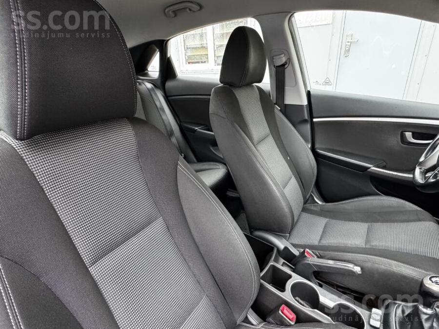 White Hyundai i30 2016 in Daugavpils, with an engine capacity of 1.40 L and mileage of 0 thousand km for 5950 €, photo 17 on AUTOMOTO.COM.LV