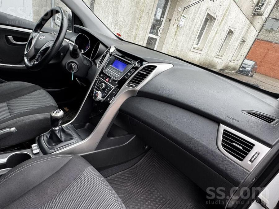 White Hyundai i30 2016 in Daugavpils, with an engine capacity of 1.40 L and mileage of 0 thousand km for 5950 €, photo 18 on AUTOMOTO.COM.LV