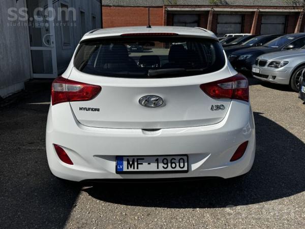 Белый Хендай i30 2016 в Даугавпилс, объемом двигателя 1.40 л и пробегом 0 тыс. км за 4500 €, фото 6 на AUTOMOTO.COM.LV