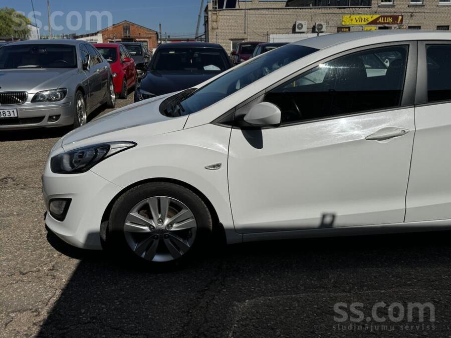 Белый Хендай i30 2016 в Даугавпилс, объемом двигателя 1.40 л и пробегом 0 тыс. км за 4500 €, фото 8 на AUTOMOTO.COM.LV