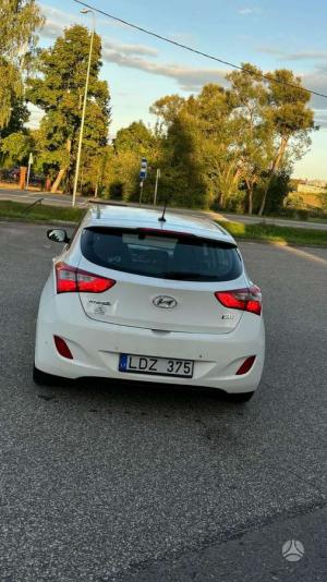Balts Hyundai i30 2016 Viļņa, ar dzinēja tilpumu 1.58 L un nobraukumu 312 tūkst. km par 2999 €, foto 3 vietnē AUTOMOTO.COM.LV