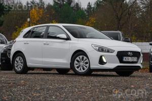 White Hyundai i30 2017 in Riga, with an engine capacity of 1.40 L and mileage of 203 thousand km for 6990 €, photo 2 on AUTOMOTO.COM.LV