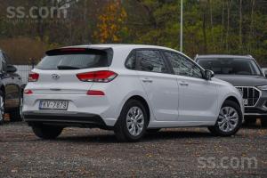 White Hyundai i30 2017 in Riga, with an engine capacity of 1.40 L and mileage of 203 thousand km for 6990 €, photo 4 on AUTOMOTO.COM.LV
