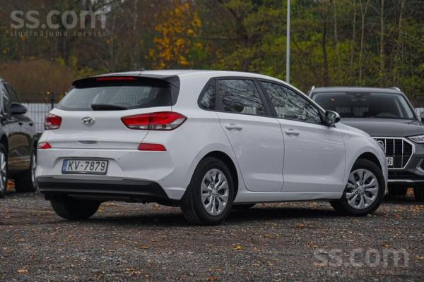White Hyundai i30 2017 in Riga, with an engine capacity of 1.40 L and mileage of 203 thousand km for 6590 €, photo 4 on AUTOMOTO.COM.LV