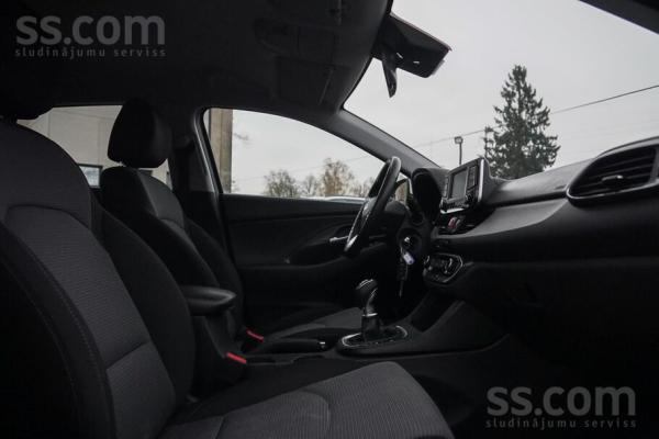 White Hyundai i30 2017 in Riga, with an engine capacity of 1.40 L and mileage of 203 thousand km for 6590 €, photo 5 on AUTOMOTO.COM.LV
