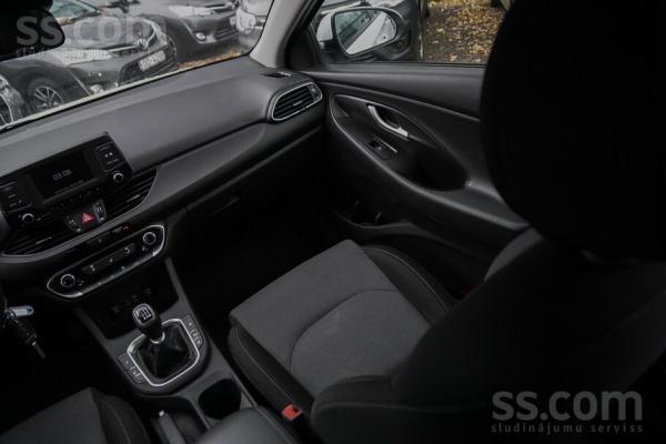 White Hyundai i30 2017 in Riga, with an engine capacity of 1.40 L and mileage of 203 thousand km for 6590 €, photo 9 on AUTOMOTO.COM.LV