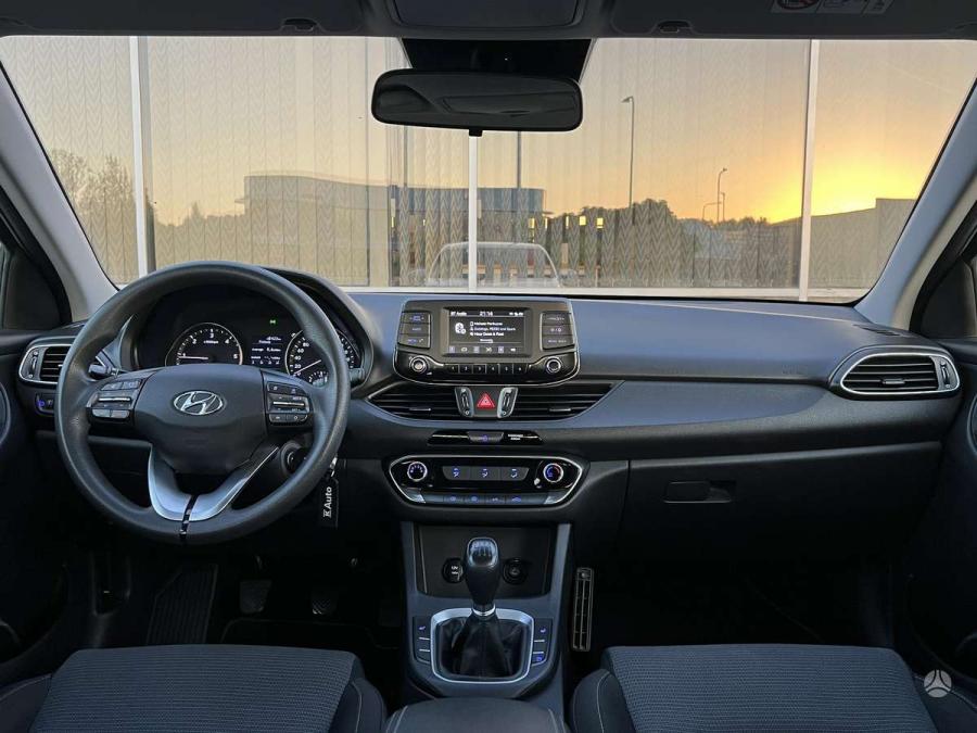 Белый Хендай i30 2017 в Паневежис, объемом двигателя 1.58 л и пробегом 247 тыс. км за 6500 €, фото 12 на AUTOMOTO.COM.LV
