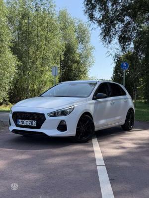 White Hyundai i30 2017 in Siauliai, with an engine capacity of 1.58 L and mileage of 231 thousand km for 7500 €, photo  on AUTOMOTO.COM.LV