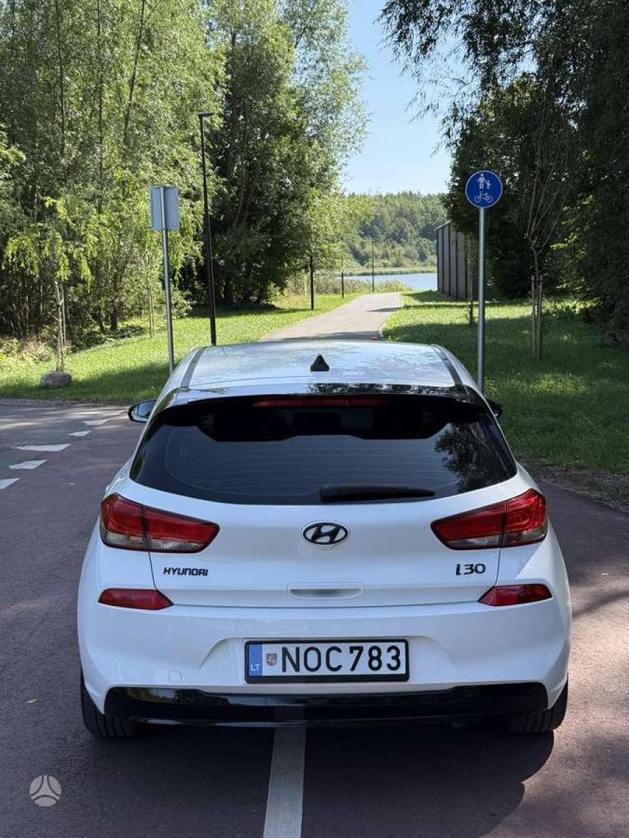 Белый Хендай i30 2017 в Шяуляй, объемом двигателя 1.58 л и пробегом 231 тыс. км за 7500 €, фото 7 на AUTOMOTO.COM.LV