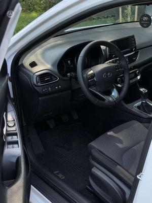 Белый Хендай i30 2017 в Шяуляй, объемом двигателя 1.58 л и пробегом 231 тыс. км за 7500 €, фото 10 на AUTOMOTO.COM.LV