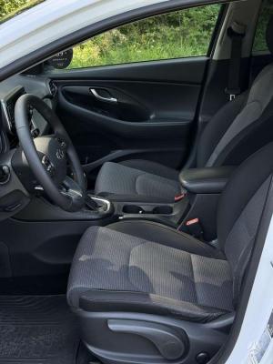Белый Хендай i30 2017 в Шяуляй, объемом двигателя 1.58 л и пробегом 231 тыс. км за 7500 €, фото 13 на AUTOMOTO.COM.LV