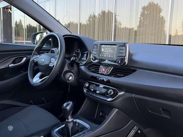 Белый Хендай i30 2017 в Паневежис, объемом двигателя 1.58 л и пробегом 247 тыс. км за 6000 €, фото 8 на AUTOMOTO.COM.LV