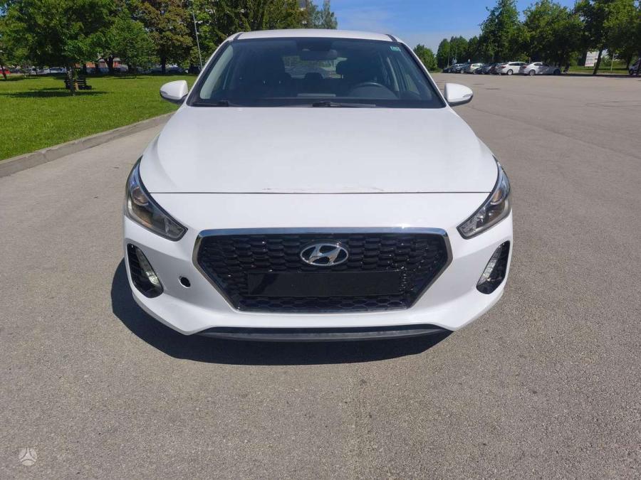White Hyundai i30 2017 in Alytus, with an engine capacity of 1.35 L and mileage of 107 thousand km for 9500 €, photo 3 on AUTOMOTO.COM.LV
