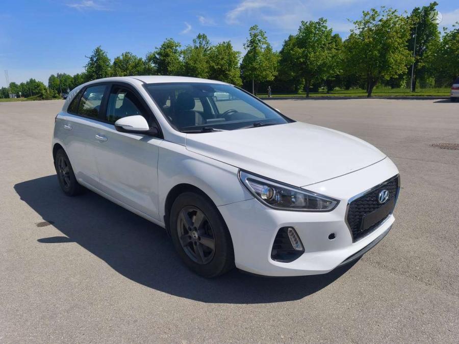 White Hyundai i30 2017 in Alytus, with an engine capacity of 1.35 L and mileage of 107 thousand km for 9500 €, photo 5 on AUTOMOTO.COM.LV