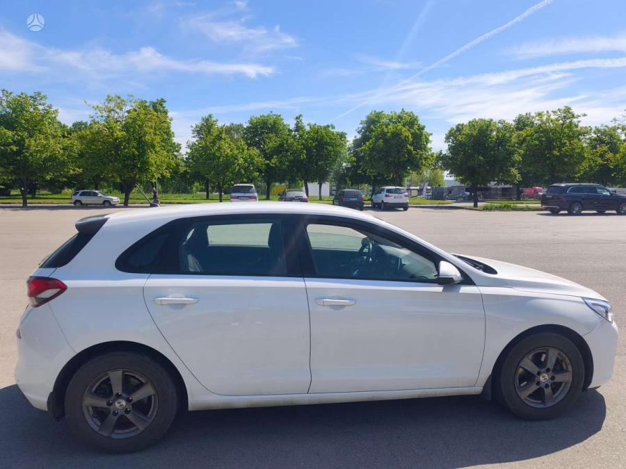 White Hyundai i30 2017 in Alytus, with an engine capacity of 1.35 L and mileage of 107 thousand km for 9500 €, photo 6 on AUTOMOTO.COM.LV