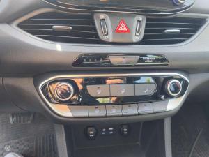 White Hyundai i30 2017 in Alytus, with an engine capacity of 1.35 L and mileage of 107 thousand km for 9500 €, photo 12 on AUTOMOTO.COM.LV