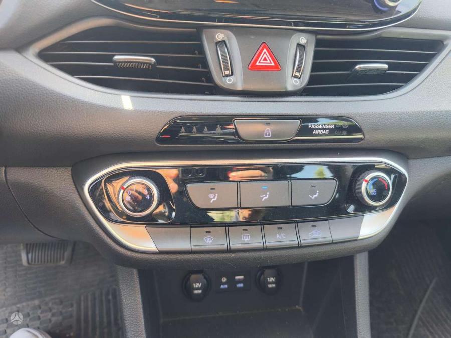 White Hyundai i30 2017 in Alytus, with an engine capacity of 1.35 L and mileage of 107 thousand km for 9500 €, photo 12 on AUTOMOTO.COM.LV