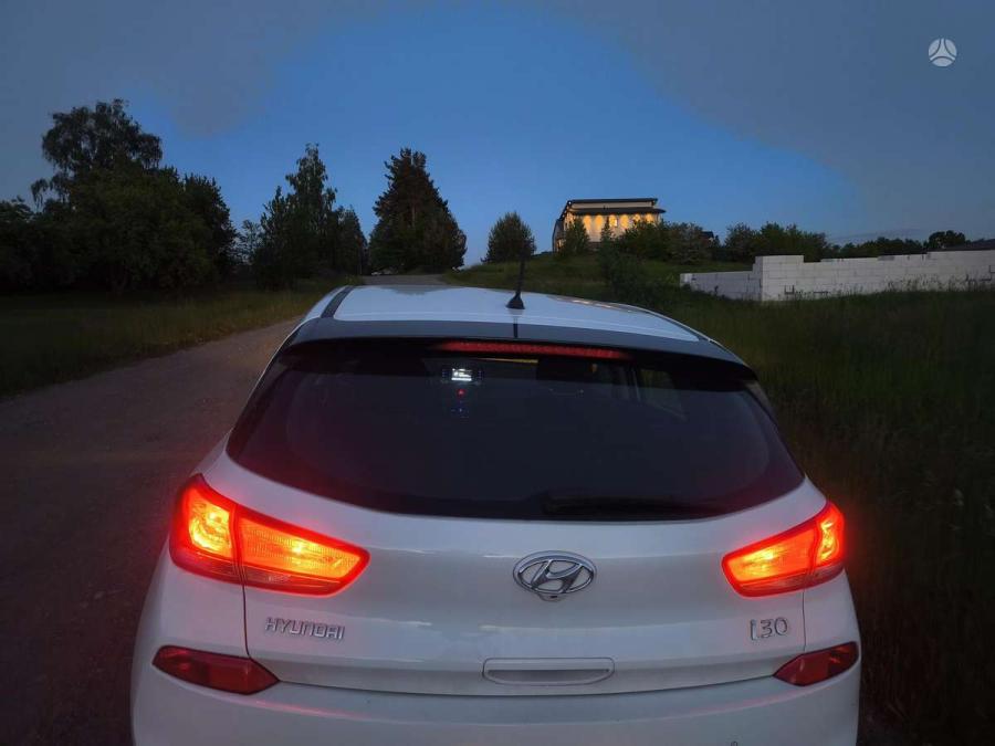 White Hyundai i30 2017 in Alytus, with an engine capacity of 1.35 L and mileage of 107 thousand km for 9500 €, photo 16 on AUTOMOTO.COM.LV