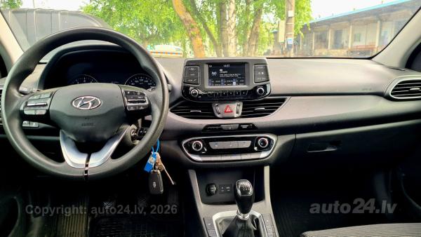 White Hyundai i30 2018 in Tallinn, with an engine capacity of 1.40 L and mileage of 204 thousand km for 6990 €, photo 9 on AUTOMOTO.COM.LV