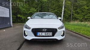White Hyundai i30 2018 in Riga, with an engine capacity of 1.60 L and mileage of 147 thousand km for 7500 €, photo 3 on AUTOMOTO.COM.LV