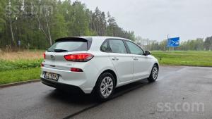 White Hyundai i30 2018 in Riga, with an engine capacity of 1.60 L and mileage of 147 thousand km for 7500 €, photo 4 on AUTOMOTO.COM.LV