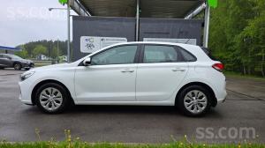 White Hyundai i30 2018 in Riga, with an engine capacity of 1.60 L and mileage of 147 thousand km for 7500 €, photo 5 on AUTOMOTO.COM.LV