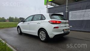 White Hyundai i30 2018 in Riga, with an engine capacity of 1.60 L and mileage of 147 thousand km for 7500 €, photo 8 on AUTOMOTO.COM.LV
