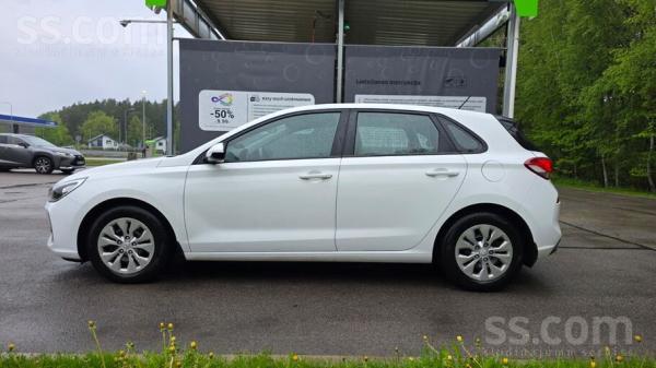 White Hyundai i30 2018 in Riga, with an engine capacity of 1.60 L and mileage of 147 thousand km for 7180 €, photo 4 on AUTOMOTO.COM.LV