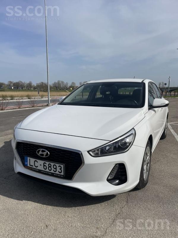 White Hyundai i30 2018 in Riga, with an engine capacity of 1.60 L and mileage of 147 thousand km for 6900 €, photo 2 on AUTOMOTO.COM.LV